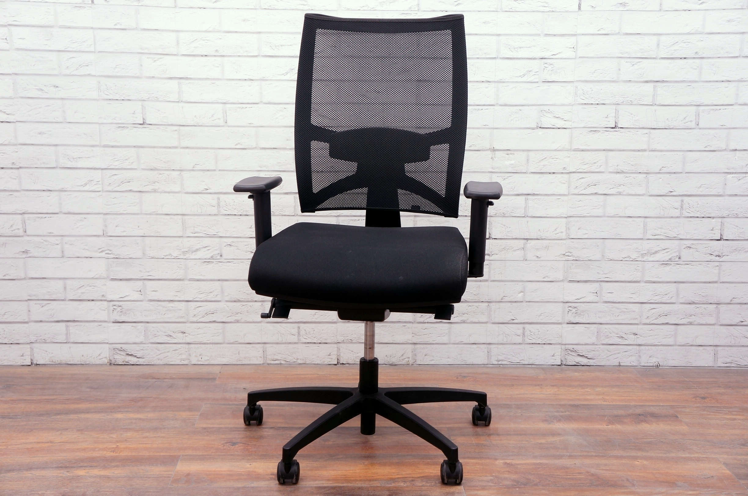 TEAM STRIKE - ShOWROOM